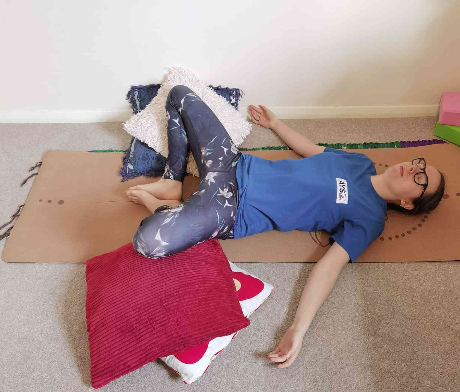 5 Best Yoga Poses For Periods & Menstrual Cramps - keep it simpElle