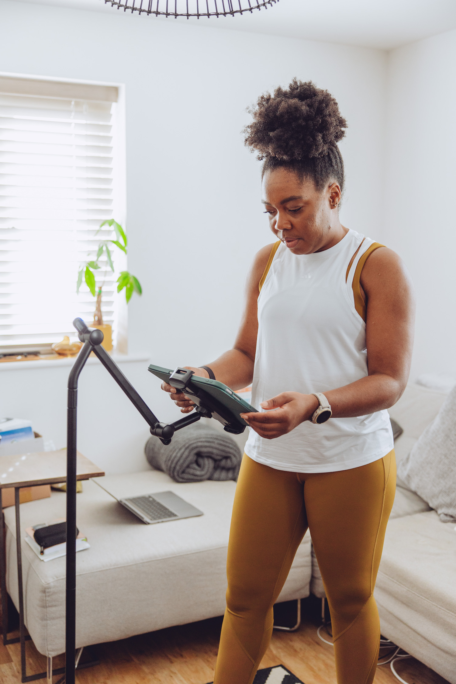 5 Ways To Use Your HoverBar Tower iPad Stand - keep it simpElle